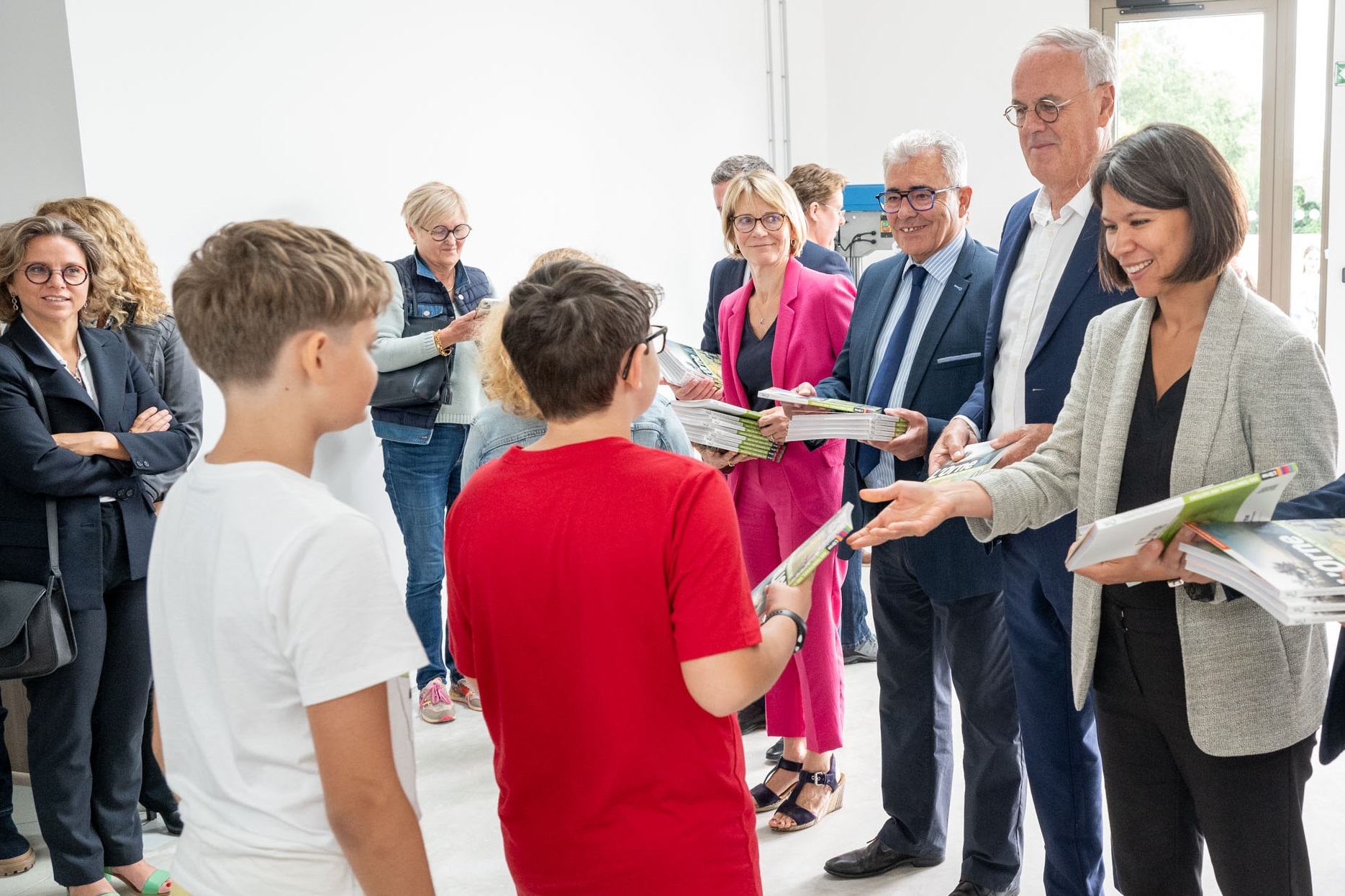 Le Conseil Départemental offre un livre 100% ornais à tous les élèves ...
